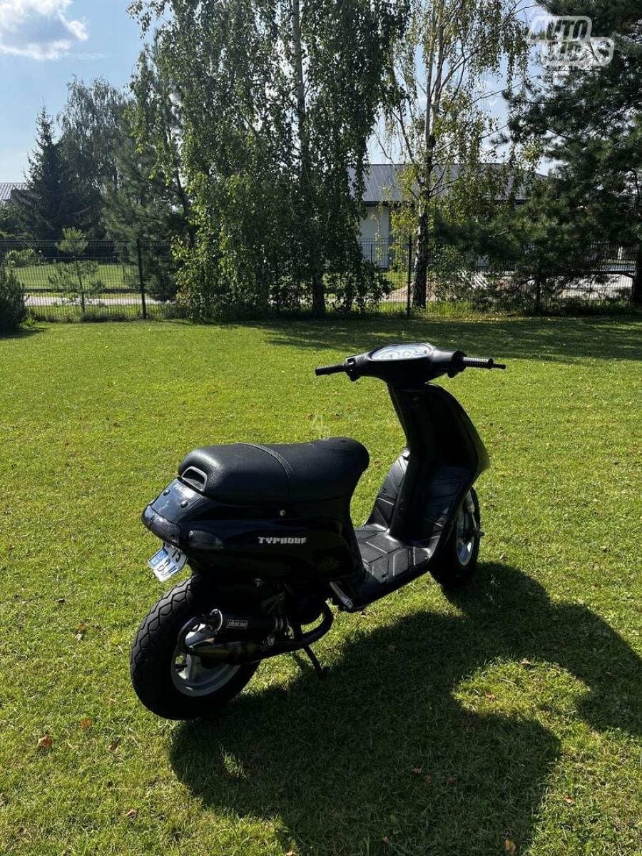 Black Piaggio Typhoon 2004 in Kaunas, with an engine capacity of 0.05 L and mileage of 19 thousand km for 1400 €, photo 6 on AUTOMOTO.COM.LV