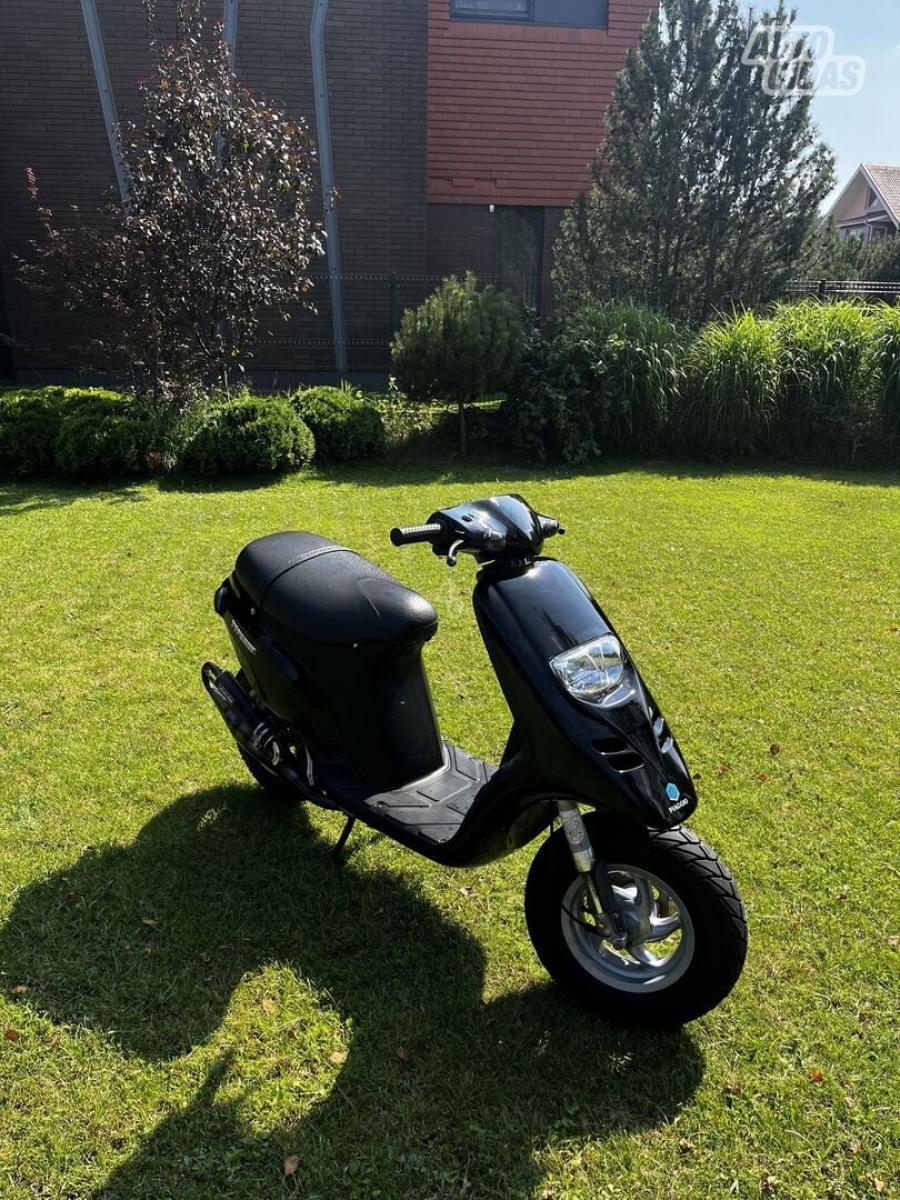Black Piaggio Typhoon 2004 in Kaunas, with an engine capacity of 0.05 L and mileage of 19 thousand km for 1400 €, photo 8 on AUTOMOTO.COM.LV
