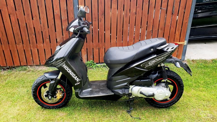 Black Piaggio Typhoon 2013 in Kaunas, with an engine capacity of 0.05 L and mileage of 11 thousand km for 1400 €, photo 3 on AUTOMOTO.COM.LV