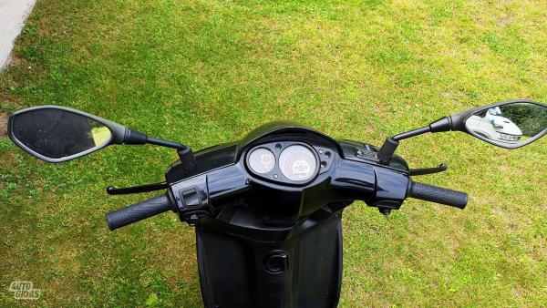 Black Piaggio Typhoon 2013 in Kaunas, with an engine capacity of 0.05 L and mileage of 11 thousand km for 1400 €, photo 7 on AUTOMOTO.COM.LV