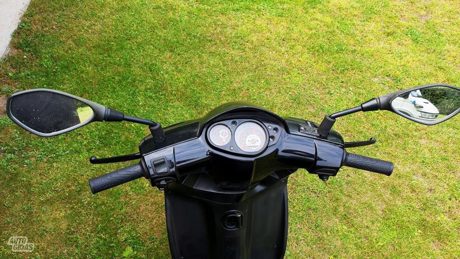Black Piaggio Typhoon 2013 in Kaunas, with an engine capacity of 0.05 L and mileage of 11 thousand km for 1400 €, photo 8 on AUTOMOTO.COM.LV