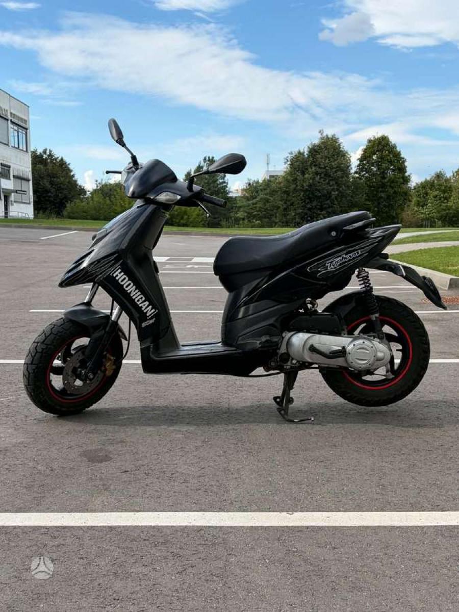 Черный Piaggio Typhoon 2013 в Каунас, объемом двигателя 49.00 л и пробегом 13 тыс. км за 1350 €, фото 4 на AUTOMOTO.COM.LV
