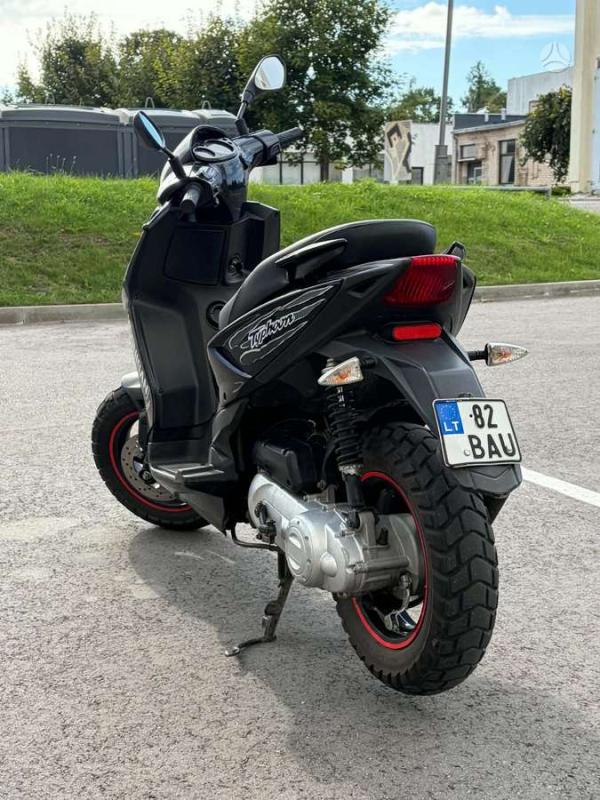 Черный Piaggio Typhoon 2013 в Каунас, объемом двигателя 49.00 л и пробегом 13 тыс. км за 1350 €, фото 5 на AUTOMOTO.COM.LV