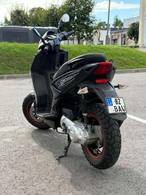 Черный Piaggio Typhoon 2013 в Каунас, объемом двигателя 49.00 л и пробегом 13 тыс. км за 1350 €, фото 5 на AUTOMOTO.COM.LV