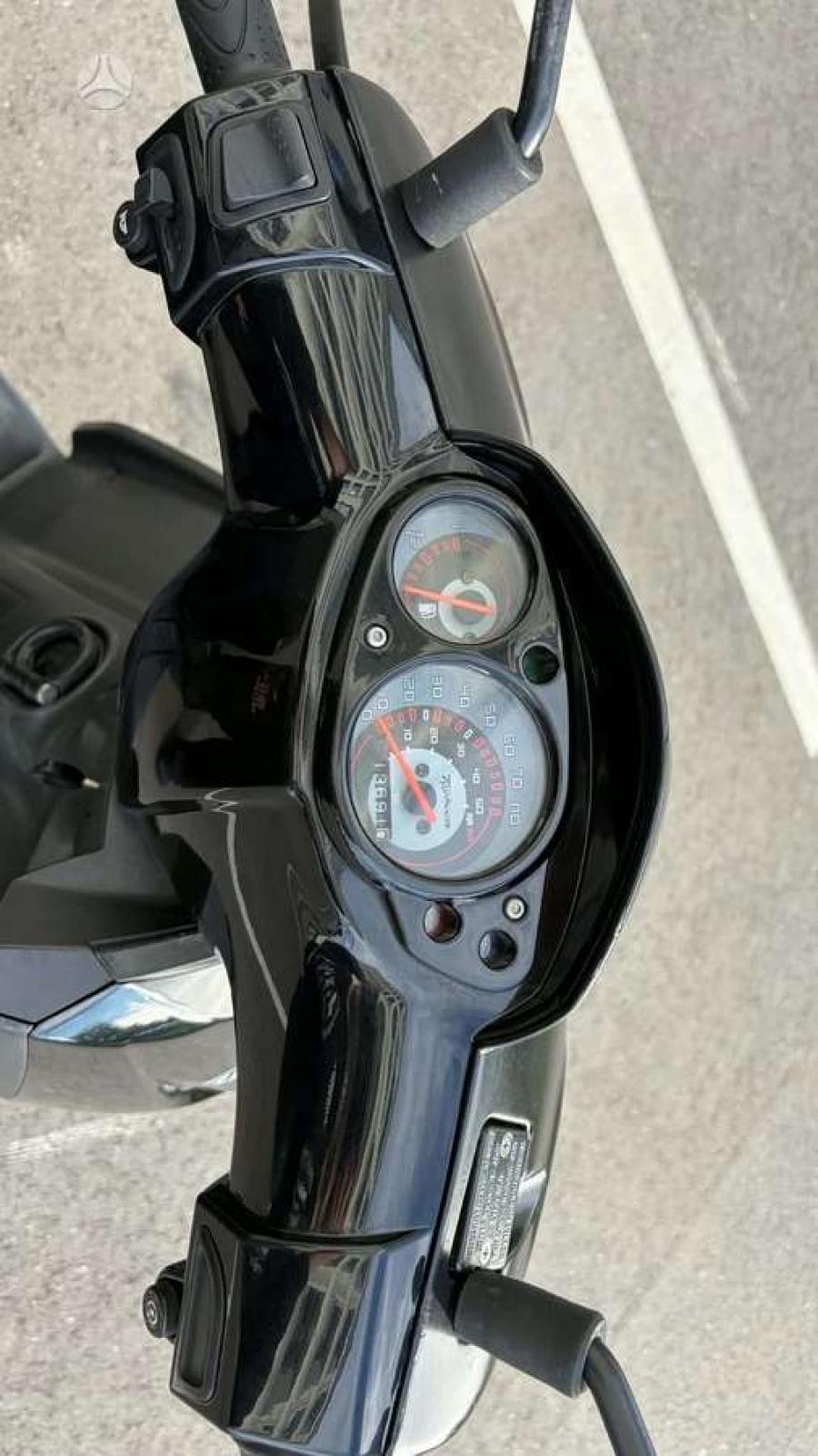 Черный Piaggio Typhoon 2013 в Каунас, объемом двигателя 49.00 л и пробегом 13 тыс. км за 1350 €, фото 7 на AUTOMOTO.COM.LV