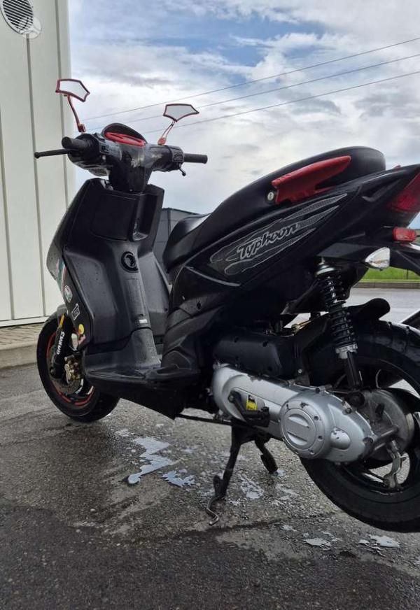 Melns Piaggio Typhoon 2014 Jurbarkas, ar dzinēja tilpumu 50.00 L un nobraukumu 13 tūkst. km par 1050 €, foto 4 vietnē AUTOMOTO.COM.LV