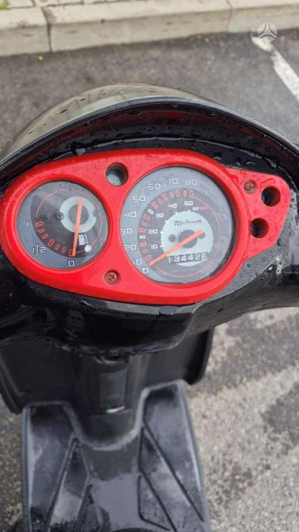 Melns Piaggio Typhoon 2014 Jurbarkas, ar dzinēja tilpumu 50.00 L un nobraukumu 13 tūkst. km par 1050 €, foto 5 vietnē AUTOMOTO.COM.LV