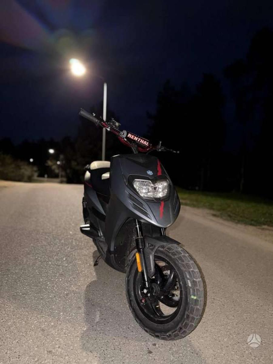 Black Piaggio Typhoon 2017 in Vilnius, with an engine capacity of 49.00 L and mileage of 8 thousand km for 750 €, photo 1 on AUTOMOTO.COM.LV