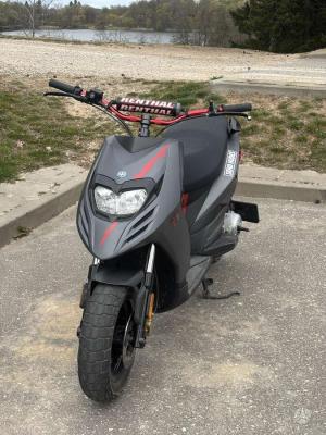 Black Piaggio Typhoon 2017 in Vilnius, with an engine capacity of 49.00 L and mileage of 8 thousand km for 750 €, photo 3 on AUTOMOTO.COM.LV