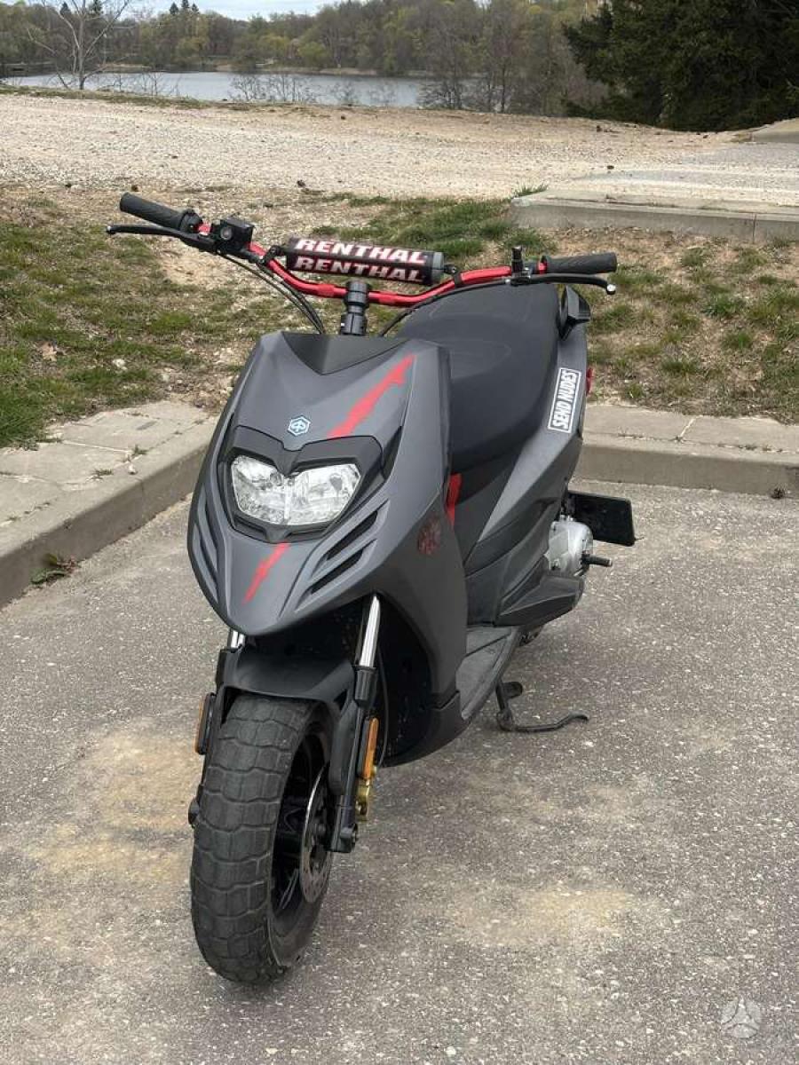 Black Piaggio Typhoon 2017 in Vilnius, with an engine capacity of 49.00 L and mileage of 8 thousand km for 750 €, photo 3 on AUTOMOTO.COM.LV