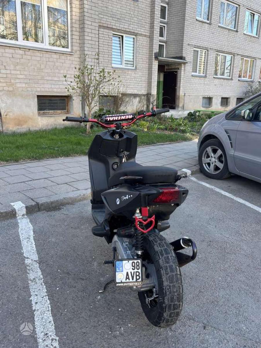 Black Piaggio Typhoon 2017 in Vilnius, with an engine capacity of 49.00 L and mileage of 8 thousand km for 750 €, photo 5 on AUTOMOTO.COM.LV