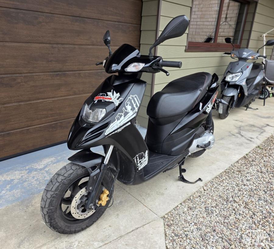 Melns Piaggio Typhoon 2019 Pasvalys, ar dzinēja tilpumu 0.05 L un nobraukumu 26 tūkst. km par 999 €, foto 1 vietnē AUTOMOTO.COM.LV