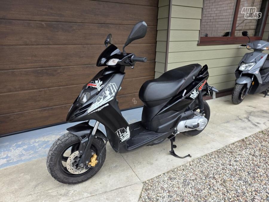 Melns Piaggio Typhoon 2019 Pasvalys, ar dzinēja tilpumu 0.05 L un nobraukumu 26 tūkst. km par 999 €, foto 3 vietnē AUTOMOTO.COM.LV