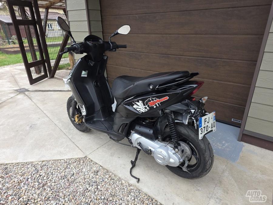 Melns Piaggio Typhoon 2019 Pasvalys, ar dzinēja tilpumu 0.05 L un nobraukumu 26 tūkst. km par 999 €, foto 6 vietnē AUTOMOTO.COM.LV