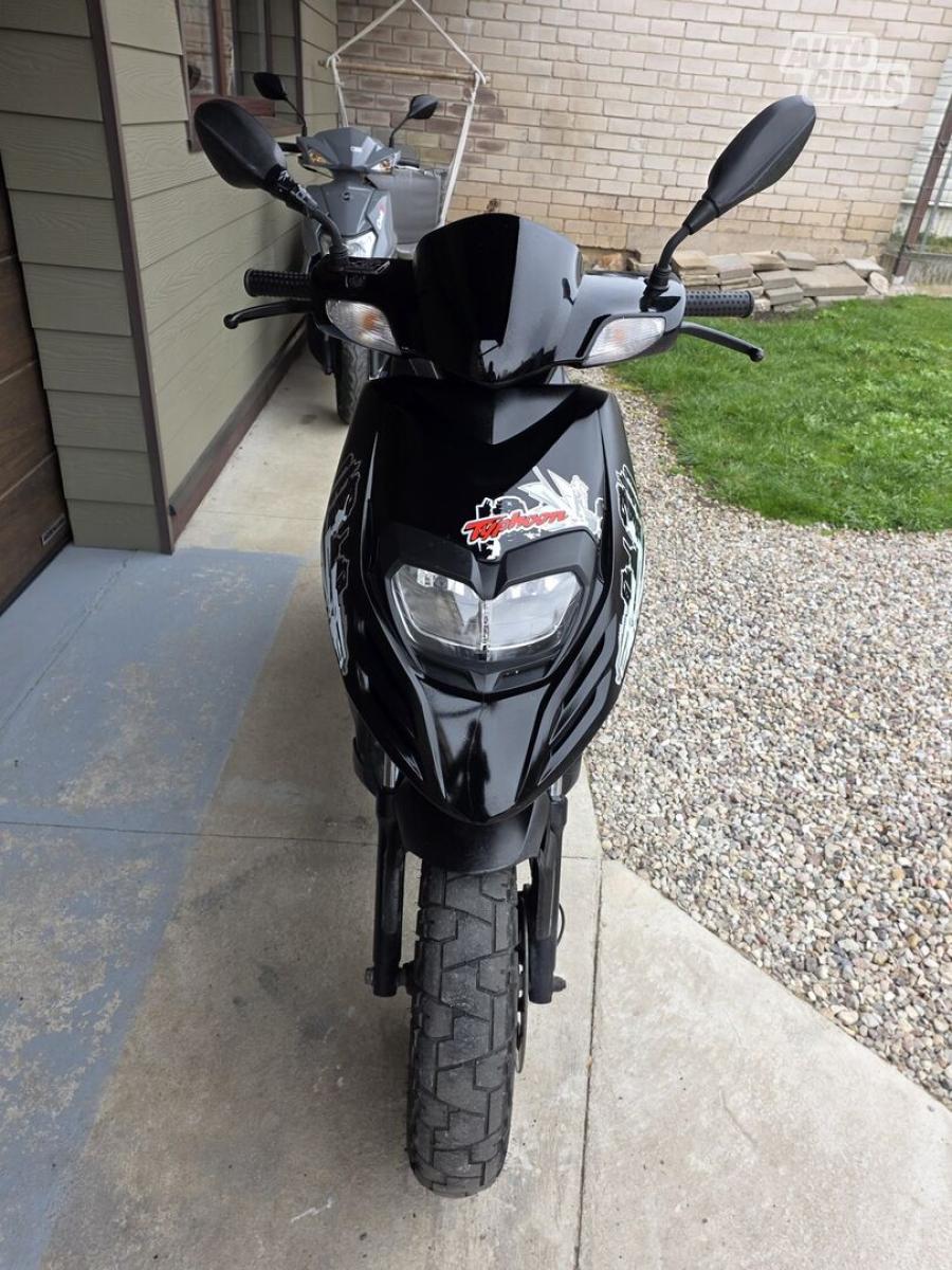 Melns Piaggio Typhoon 2019 Pasvalys, ar dzinēja tilpumu 0.05 L un nobraukumu 26 tūkst. km par 999 €, foto 7 vietnē AUTOMOTO.COM.LV
