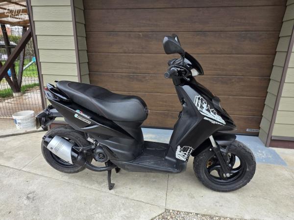 Black Piaggio Typhoon 2019 in Pasvalys, with an engine capacity of 0.05 L and mileage of 26 thousand km for 999 €, photo 10 on AUTOMOTO.COM.LV