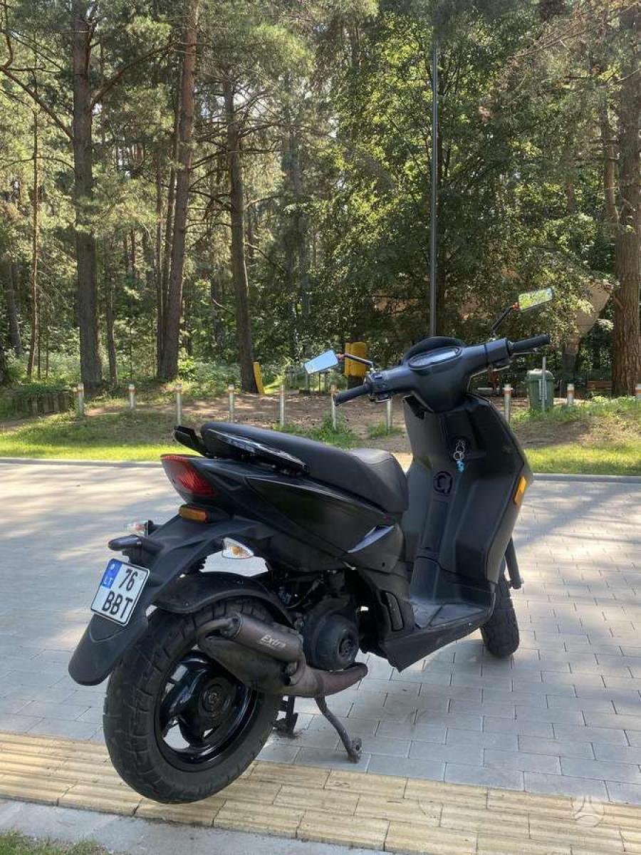 Black Piaggio Typhoon 2020 in Kaunas, with an engine capacity of 49.00 L and mileage of 7 thousand km for 1110 €, photo 7 on AUTOMOTO.COM.LV