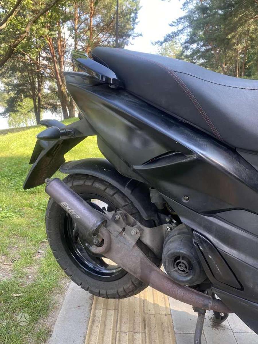 Black Piaggio Typhoon 2020 in Kaunas, with an engine capacity of 49.00 L and mileage of 7 thousand km for 1110 €, photo 8 on AUTOMOTO.COM.LV