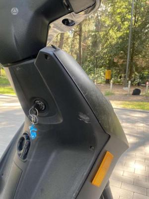 Black Piaggio Typhoon 2020 in Kaunas, with an engine capacity of 49.00 L and mileage of 7 thousand km for 1110 €, photo 9 on AUTOMOTO.COM.LV