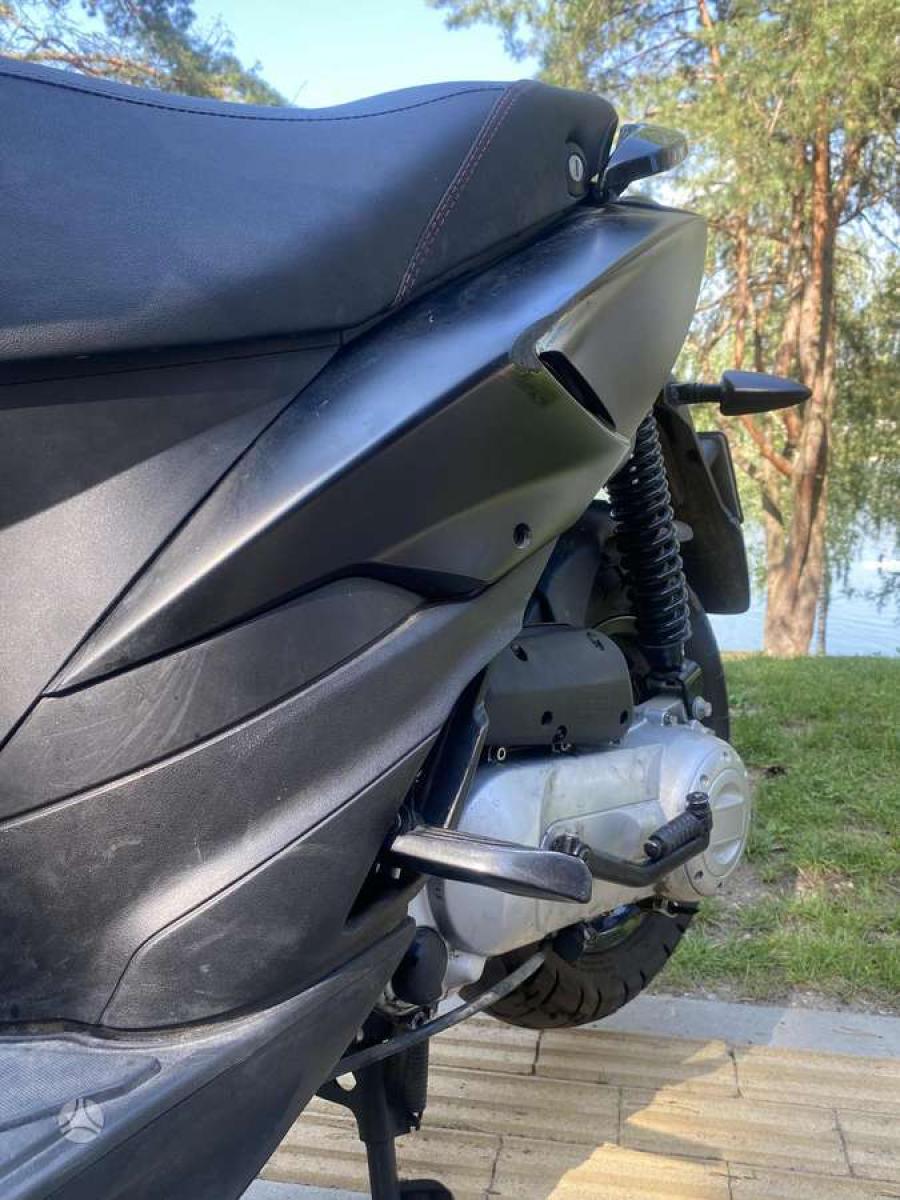 Black Piaggio Typhoon 2020 in Kaunas, with an engine capacity of 49.00 L and mileage of 7 thousand km for 1110 €, photo 11 on AUTOMOTO.COM.LV