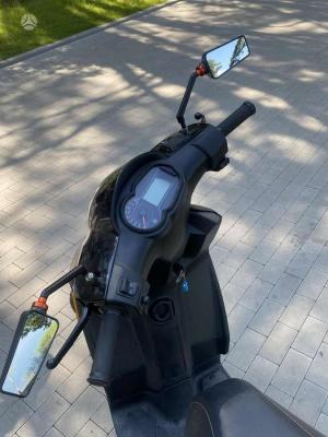 Black Piaggio Typhoon 2020 in Kaunas, with an engine capacity of 49.00 L and mileage of 7 thousand km for 1110 €, photo 12 on AUTOMOTO.COM.LV