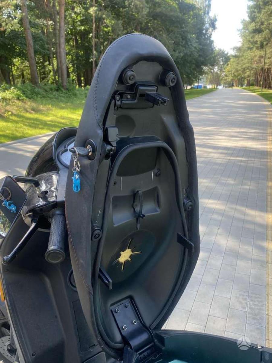 Black Piaggio Typhoon 2020 in Kaunas, with an engine capacity of 49.00 L and mileage of 7 thousand km for 1110 €, photo 15 on AUTOMOTO.COM.LV