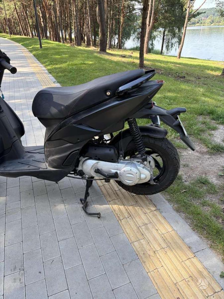 Black Piaggio Typhoon 2020 in Kaunas, with an engine capacity of 49.00 L and mileage of 7 thousand km for 1110 €, photo 16 on AUTOMOTO.COM.LV