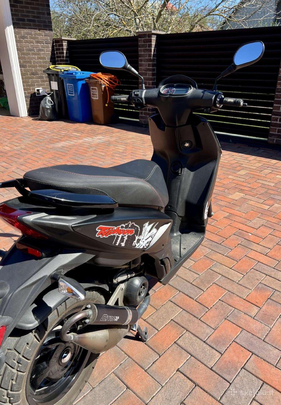 Black Piaggio Typhoon 2020 in Alytus, with an engine capacity of 50.00 L and mileage of 7 thousand km for 1800 €, photo 3 on AUTOMOTO.COM.LV