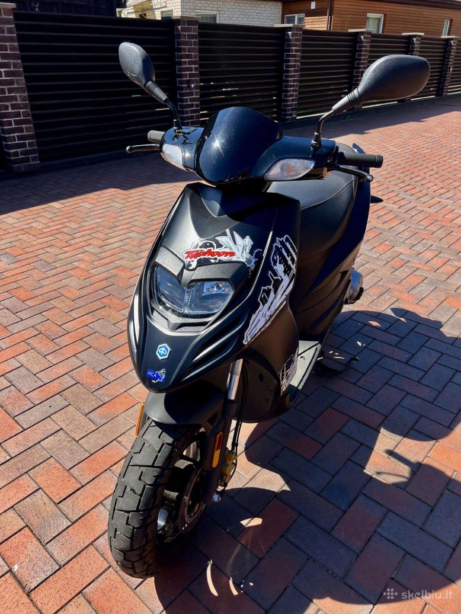 Black Piaggio Typhoon 2020 in Alytus, with an engine capacity of 50.00 L and mileage of 7 thousand km for 1800 €, photo 7 on AUTOMOTO.COM.LV
