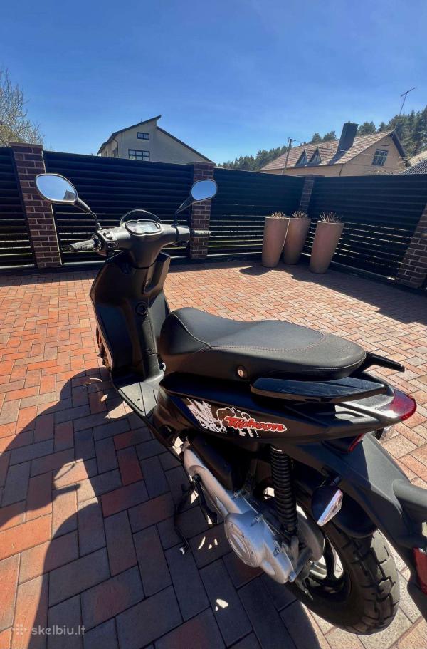 Black Piaggio Typhoon 2020 in Alytus, with an engine capacity of 50.00 L and mileage of 7 thousand km for 1800 €, photo 8 on AUTOMOTO.COM.LV
