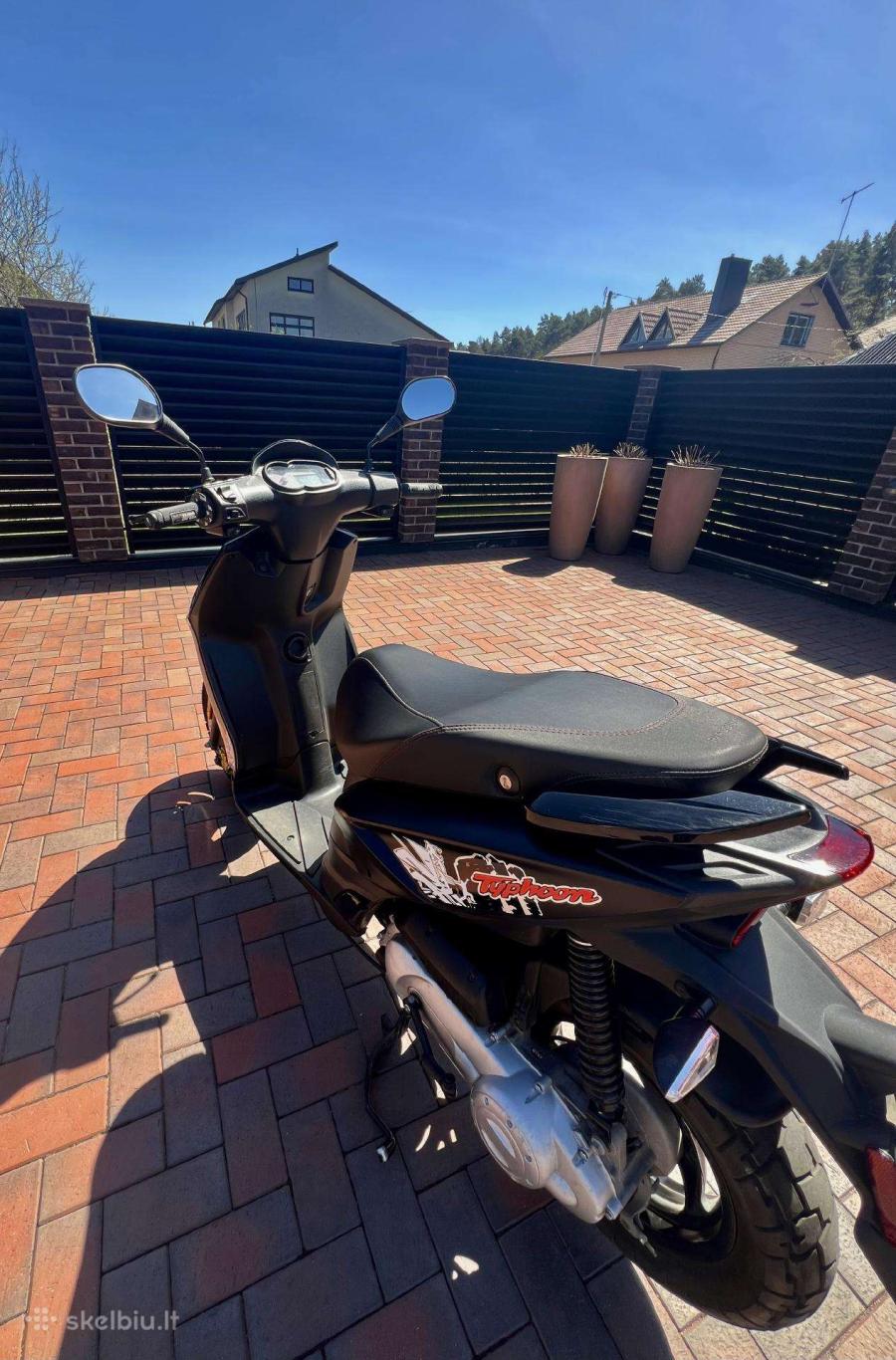 Black Piaggio Typhoon 2020 in Alytus, with an engine capacity of 50.00 L and mileage of 7 thousand km for 1800 €, photo 8 on AUTOMOTO.COM.LV