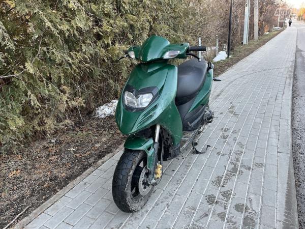Zaļš Piaggio Typhoon 2019 Viļņa, ar dzinēja tilpumu 0.05 L un nobraukumu 8 tūkst. km par 880 €, foto 1 vietnē AUTOMOTO.COM.LV