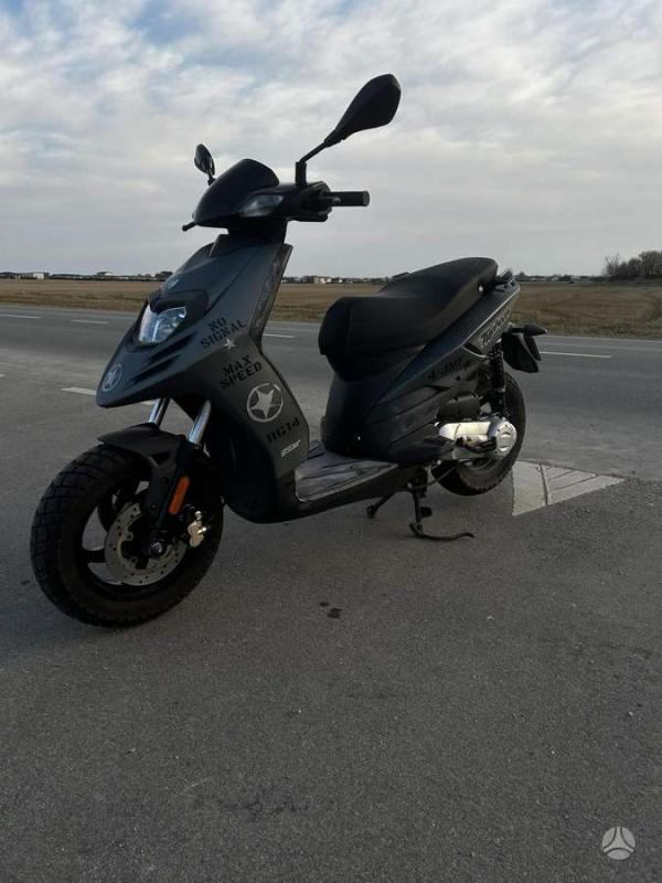 Pelēks Piaggio Typhoon 2015 Klaipėda, ar dzinēja tilpumu 49.00 L un nobraukumu 13 tūkst. km par 1350 €, foto 1 vietnē AUTOMOTO.COM.LV