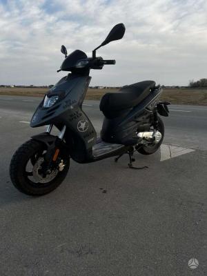 Серый Piaggio Typhoon 2015 в Клайпеда, объемом двигателя 49.00 л и пробегом 13 тыс. км за 1350 €, фото  на AUTOMOTO.COM.LV