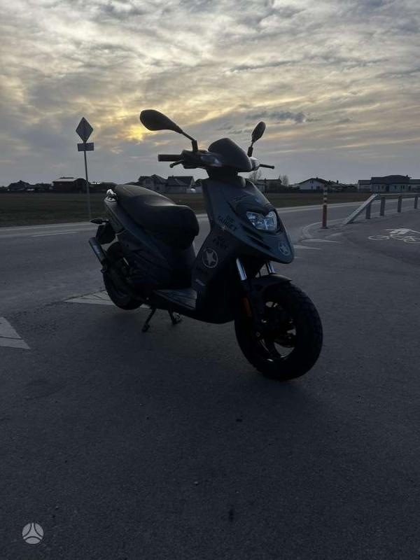 Pelēks Piaggio Typhoon 2015 Klaipėda, ar dzinēja tilpumu 49.00 L un nobraukumu 13 tūkst. km par 1350 €, foto 3 vietnē AUTOMOTO.COM.LV