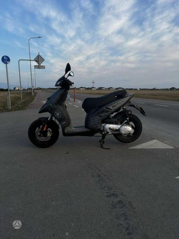 Pelēks Piaggio Typhoon 2015 Klaipėda, ar dzinēja tilpumu 49.00 L un nobraukumu 13 tūkst. km par 1350 €, foto 5 vietnē AUTOMOTO.COM.LV