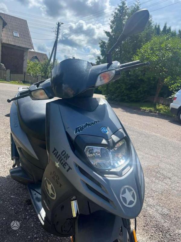 Grey Piaggio Typhoon 2016 in Panevezys, with an engine capacity of 50.00 L and mileage of 10 thousand km for 900 €, photo 2 on AUTOMOTO.COM.LV