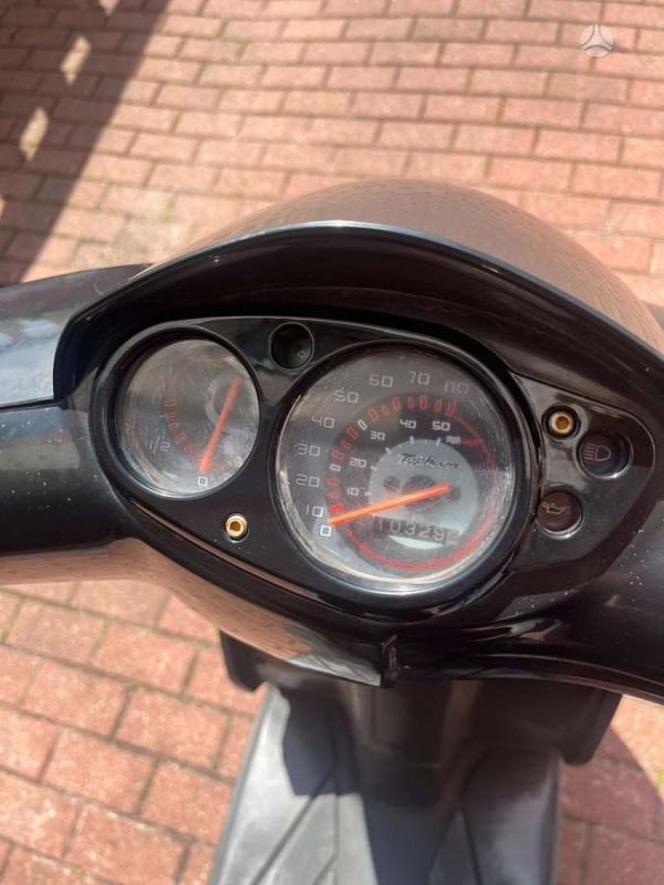Grey Piaggio Typhoon 2016 in Panevezys, with an engine capacity of 50.00 L and mileage of 10 thousand km for 900 €, photo 8 on AUTOMOTO.COM.LV