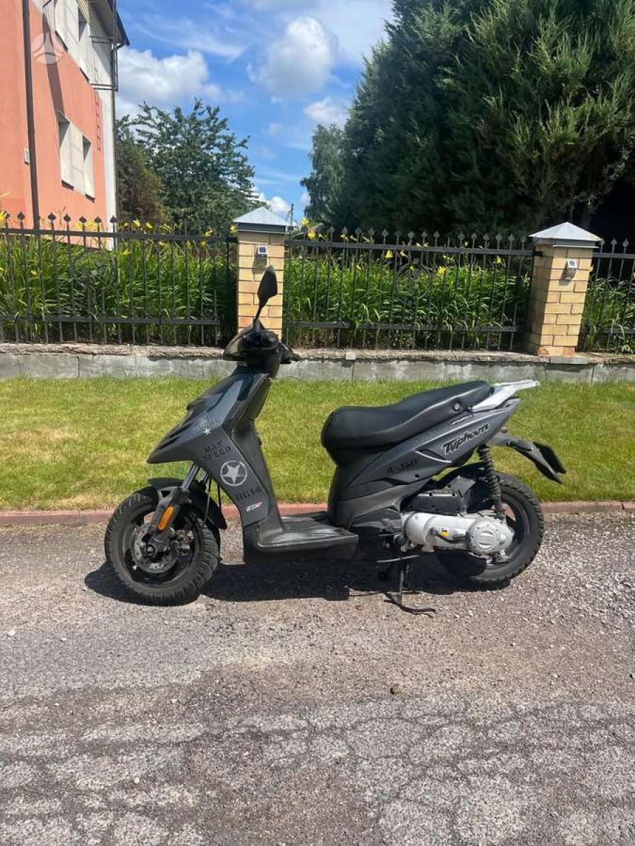 Pelēks Piaggio Typhoon 2016 Panevēža, ar dzinēja tilpumu 49.00 L un nobraukumu 10 tūkst. km par 850 €, foto 1 vietnē AUTOMOTO.COM.LV