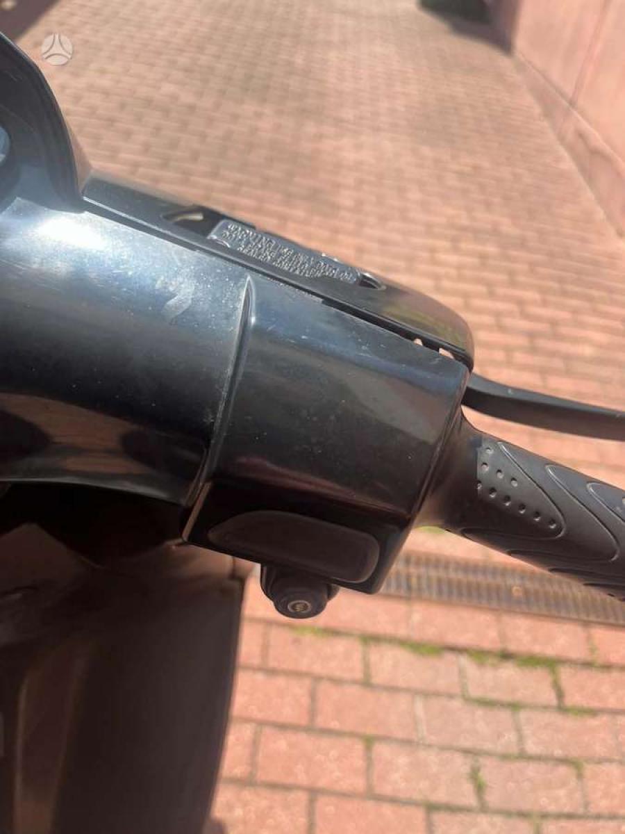 Pelēks Piaggio Typhoon 2016 Panevēža, ar dzinēja tilpumu 49.00 L un nobraukumu 10 tūkst. km par 850 €, foto 7 vietnē AUTOMOTO.COM.LV