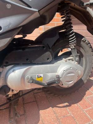 Pelēks Piaggio Typhoon 2016 Panevēža, ar dzinēja tilpumu 49.00 L un nobraukumu 10 tūkst. km par 850 €, foto 12 vietnē AUTOMOTO.COM.LV