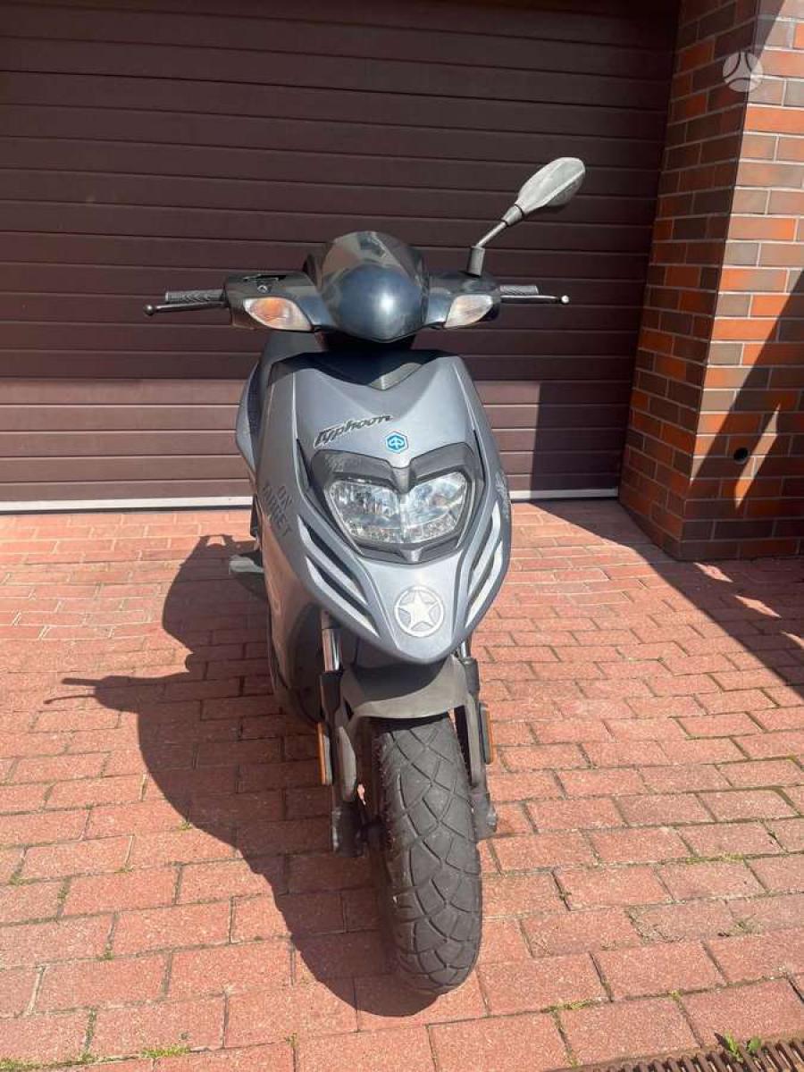 Pelēks Piaggio Typhoon 2016 Panevēža, ar dzinēja tilpumu 49.00 L un nobraukumu 10 tūkst. km par 850 €, foto 13 vietnē AUTOMOTO.COM.LV