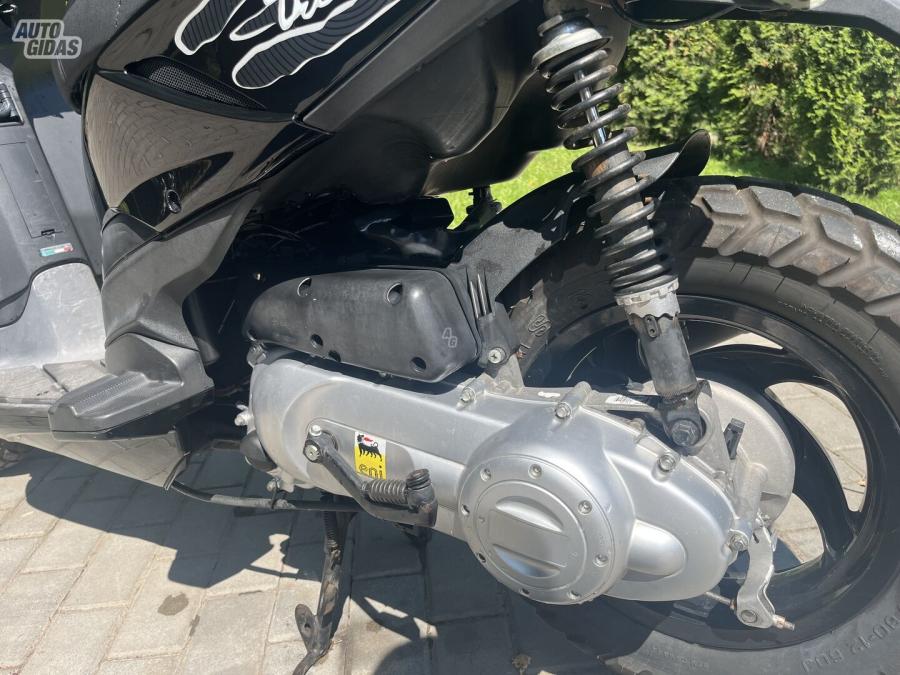 Piaggio Typhoon 2012 Viļņa, ar dzinēja tilpumu 0.05 L un nobraukumu 15 tūkst. km par 1250 €, foto 6 vietnē AUTOMOTO.COM.LV