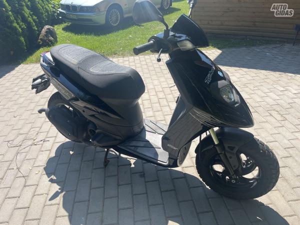 Piaggio Typhoon 2012 в Вильнюс, объемом двигателя 0.05 л и пробегом 15 тыс. км за 1250 €, фото 7 на AUTOMOTO.COM.LV