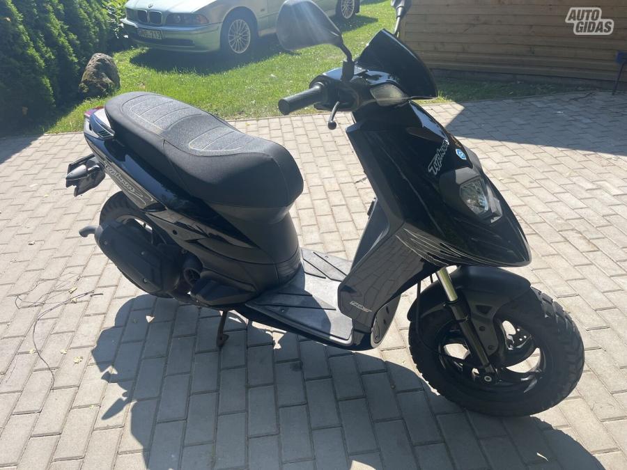 Piaggio Typhoon 2012 Viļņa, ar dzinēja tilpumu 0.05 L un nobraukumu 15 tūkst. km par 1250 €, foto 8 vietnē AUTOMOTO.COM.LV