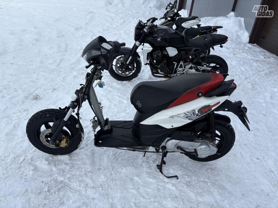 Piaggio Typhoon 2019 in Kelme, with an engine capacity of 0.05 L and mileage of 13 thousand km for 365 €, photo 5 on AUTOMOTO.COM.LV