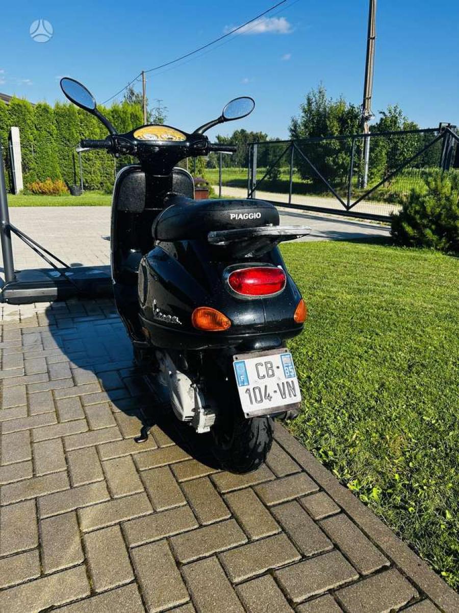Черный Piaggio Vespa 2000 в Мажейкяй, объемом двигателя 0.13 л и пробегом 30 тыс. км за 790 €, фото 3 на AUTOMOTO.COM.LV