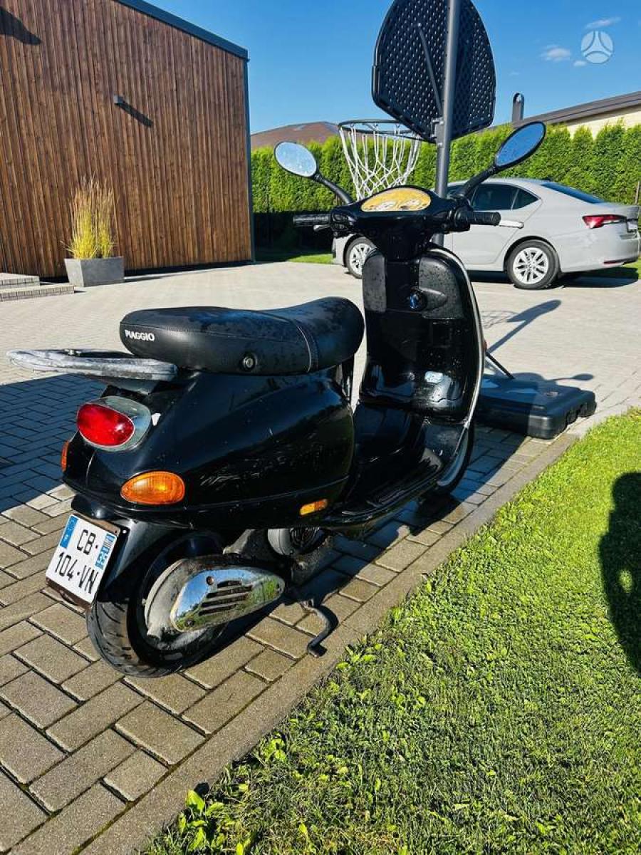 Черный Piaggio Vespa 2000 в Мажейкяй, объемом двигателя 0.13 л и пробегом 30 тыс. км за 790 €, фото 4 на AUTOMOTO.COM.LV