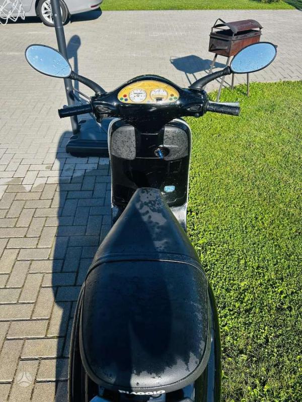 Черный Piaggio Vespa 2000 в Мажейкяй, объемом двигателя 0.13 л и пробегом 30 тыс. км за 790 €, фото 4 на AUTOMOTO.COM.LV