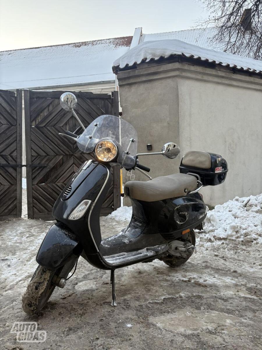 Melns Piaggio Vespa 2005 Viļņa, ar dzinēja tilpumu 0.05 L un nobraukumu 13 tūkst. km par 800 €, foto 1 vietnē AUTOMOTO.COM.LV